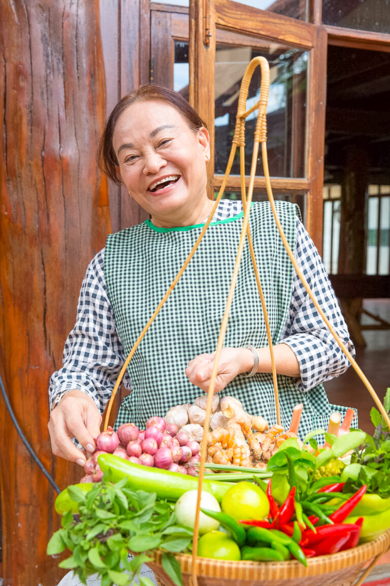 2 Ways To Live Like Locals With Authentic Food Experiences