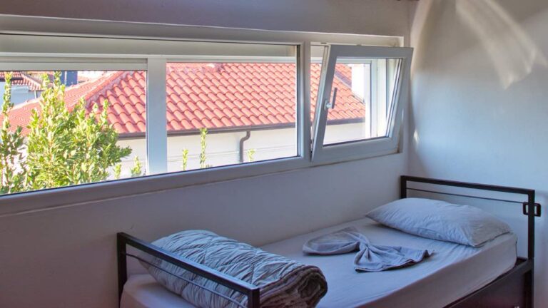 How To Start Volunteering At A Hostel - 7 Steps To Being A Hostel Volunteer