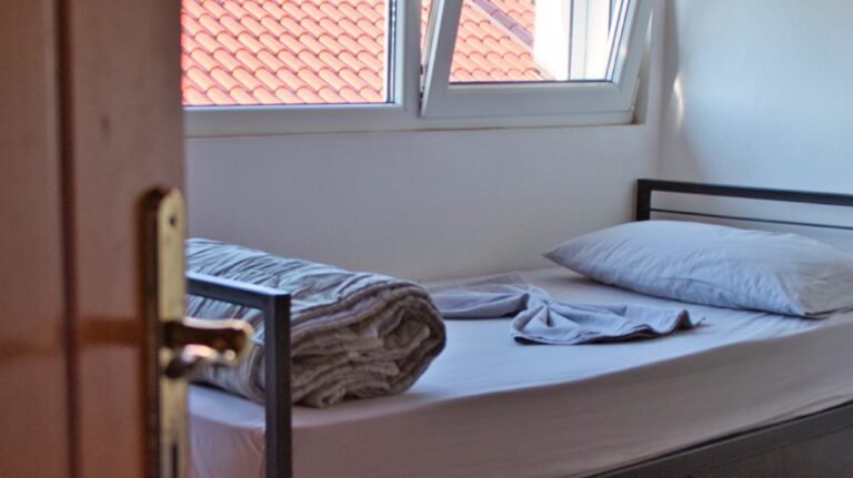 How To Start Volunteering At A Hostel - 7 Steps To Being A Hostel Volunteer